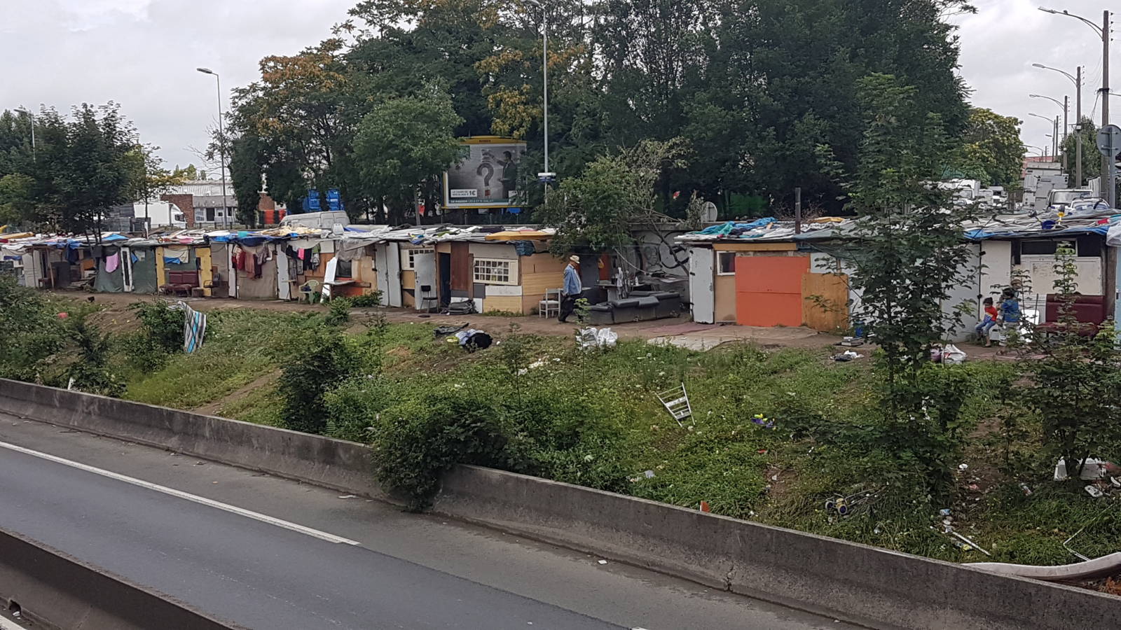 In Parijs wonen duizenden mensen in krottenwijken | NOS