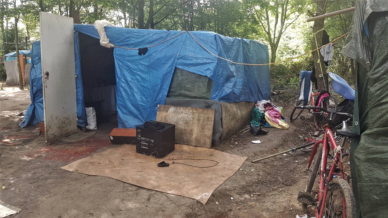 In Parijs wonen duizenden mensen in krottenwijken | NOS