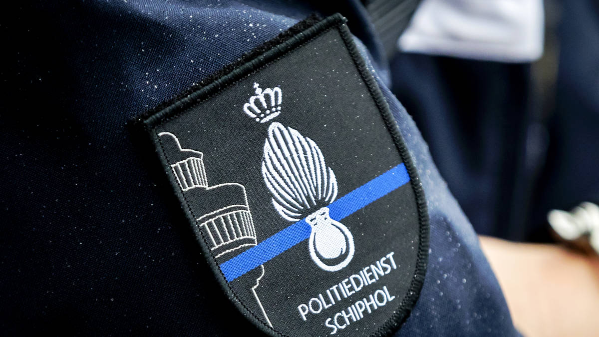 Oplichters met tientallen creditcards opgepakt op Schiphol