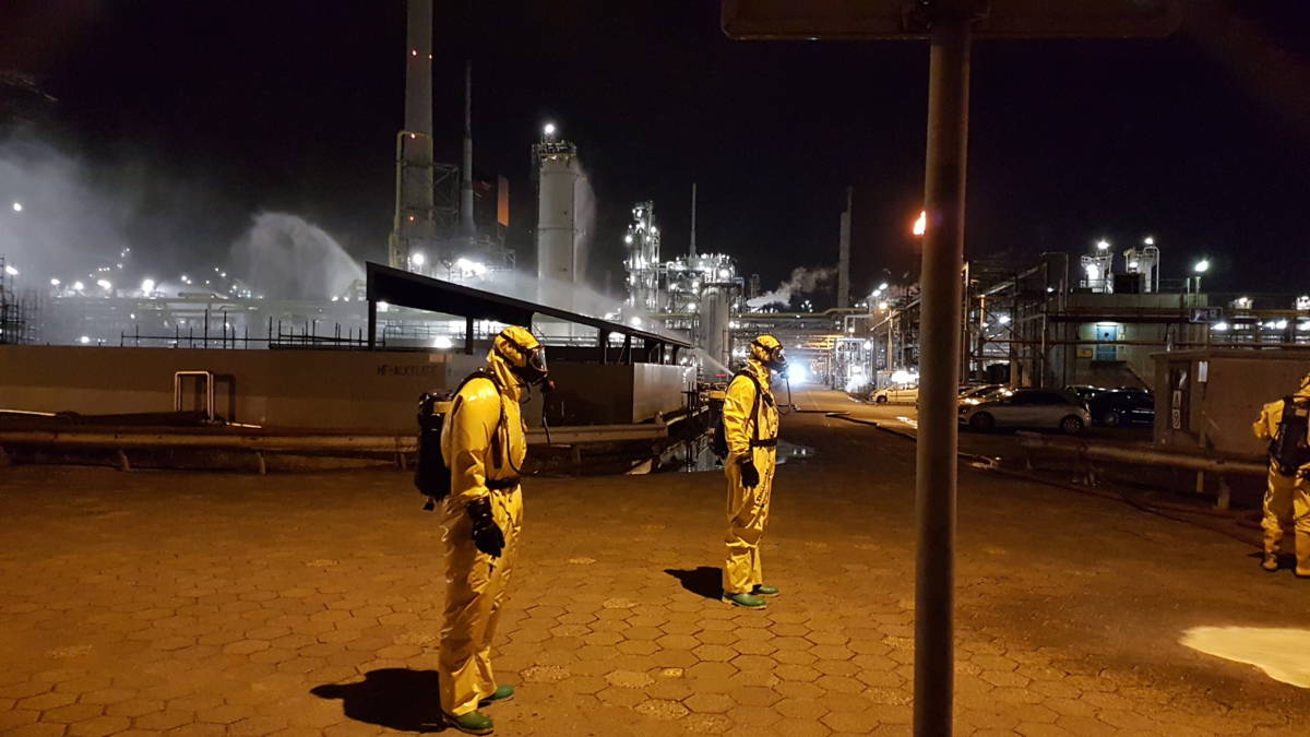 Gevaarlijke stof weggelekt bij Shell Pernis