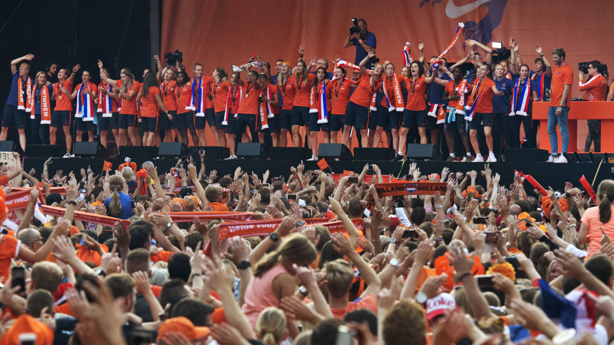 Oranje feest volop: in Utrecht en in de studio
