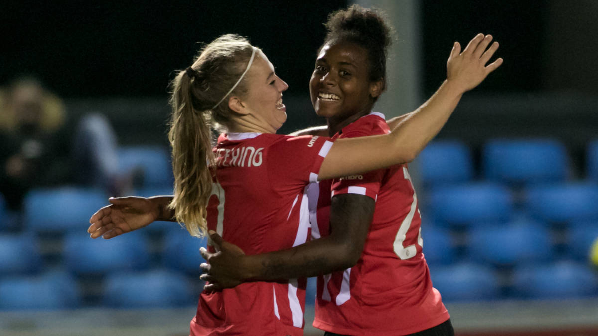 PSV-vrouwen starten eredivisie met zevenklapper