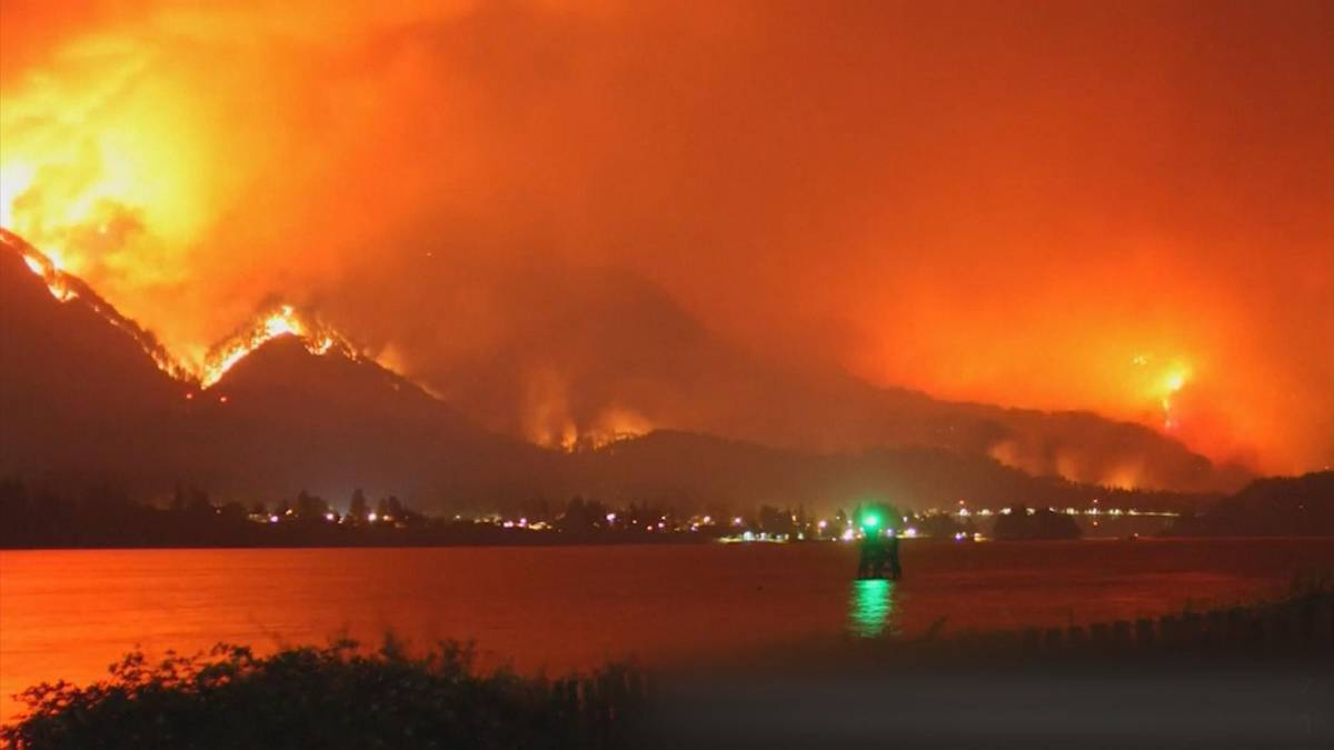 Timelapse: enorme bosbrand in Amerika