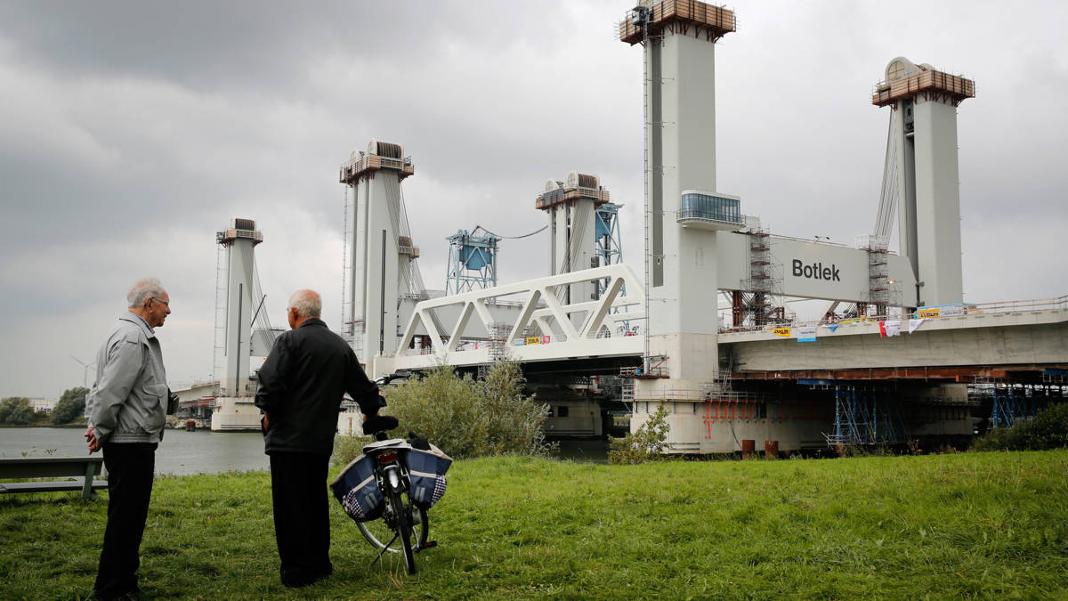 En dat is 100! Opnieuw storing Nieuwe Botlekbrug