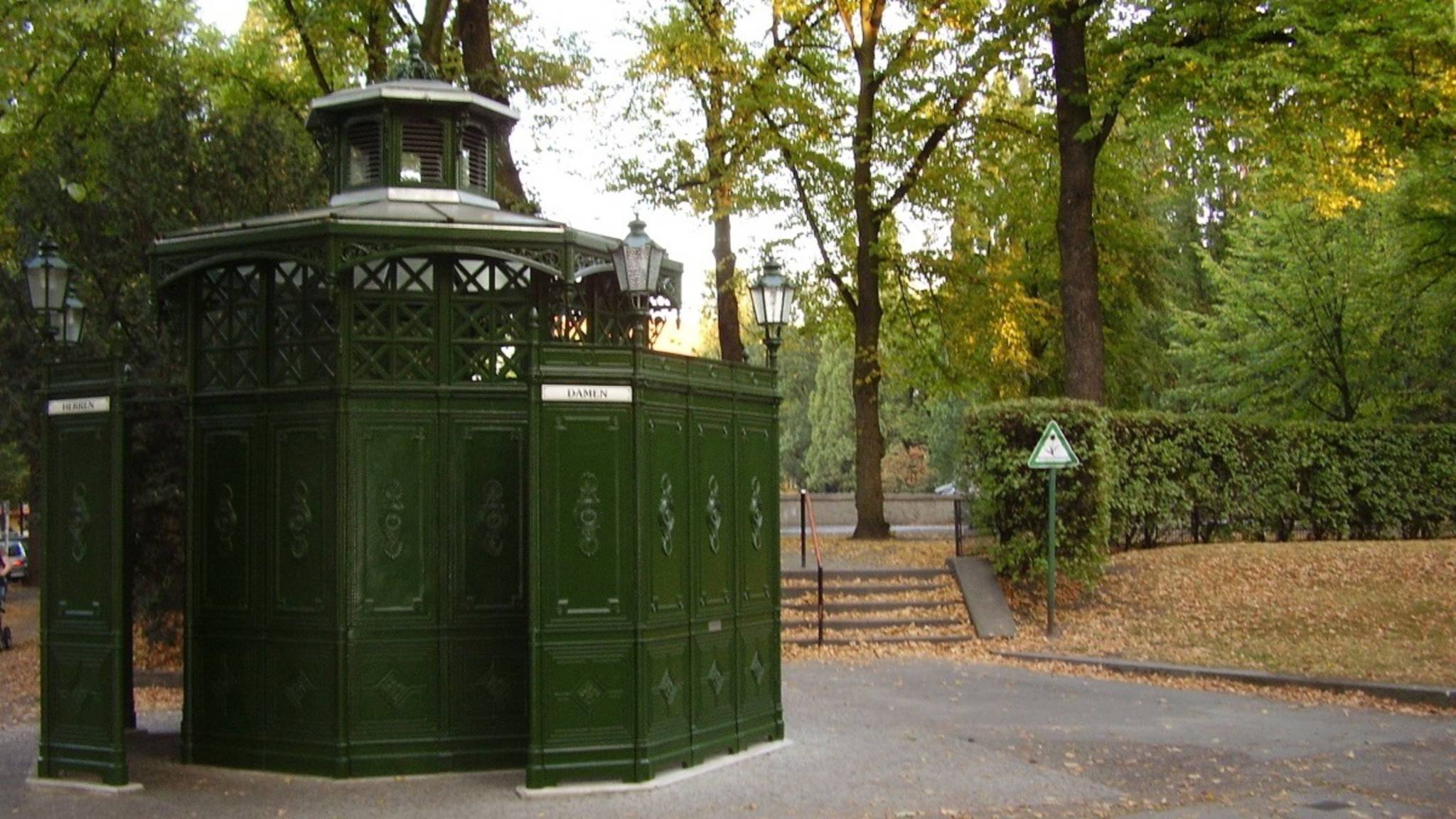 Zijn we echt het pispaaltje op openbaar toiletgebied? | NOS