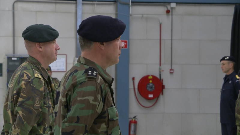 Luitenant-admiraal Bauer aanvaardt commando over de krijgsmacht