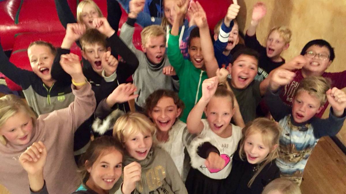 Max (10) viert zijn kinderfeestje met zijn hele klas