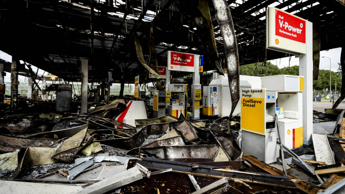 Zes jaar cel voor man die benzinestation ramde