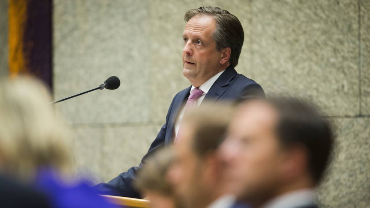 Pechtold wil steun oppositie in strijd tegen 'wegwerppolitiek'