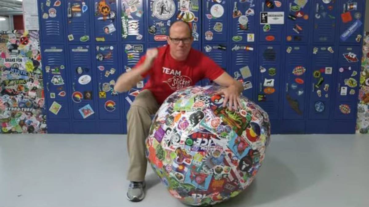 Record: de grootste én zwaarste stickerbal ooit