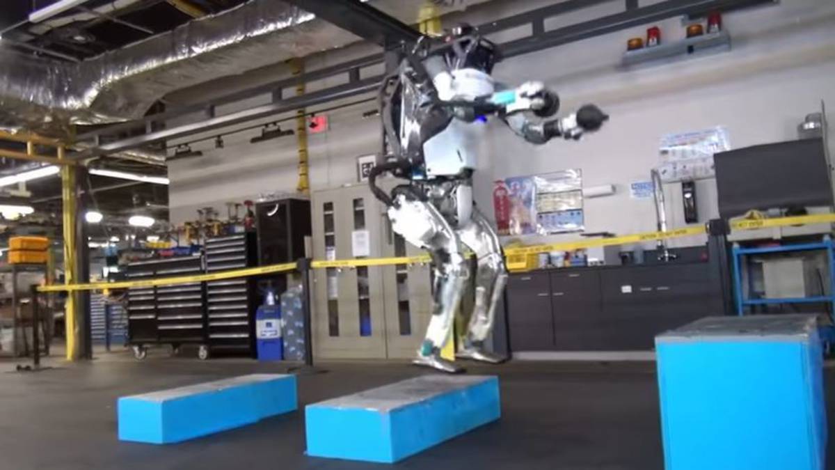 Deze robot kan een backflip