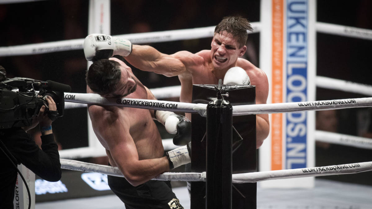 Kickbokser Rico Verhoeven wint belangrijk gevecht