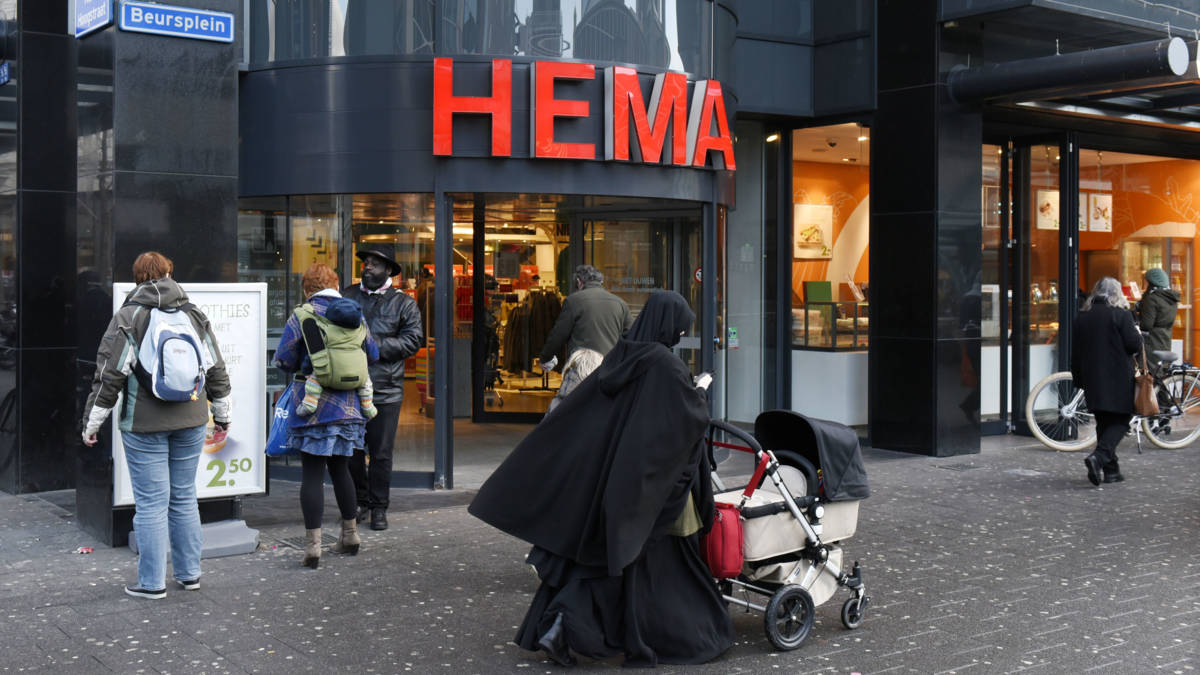 HEMA opent drie winkels in Dubai