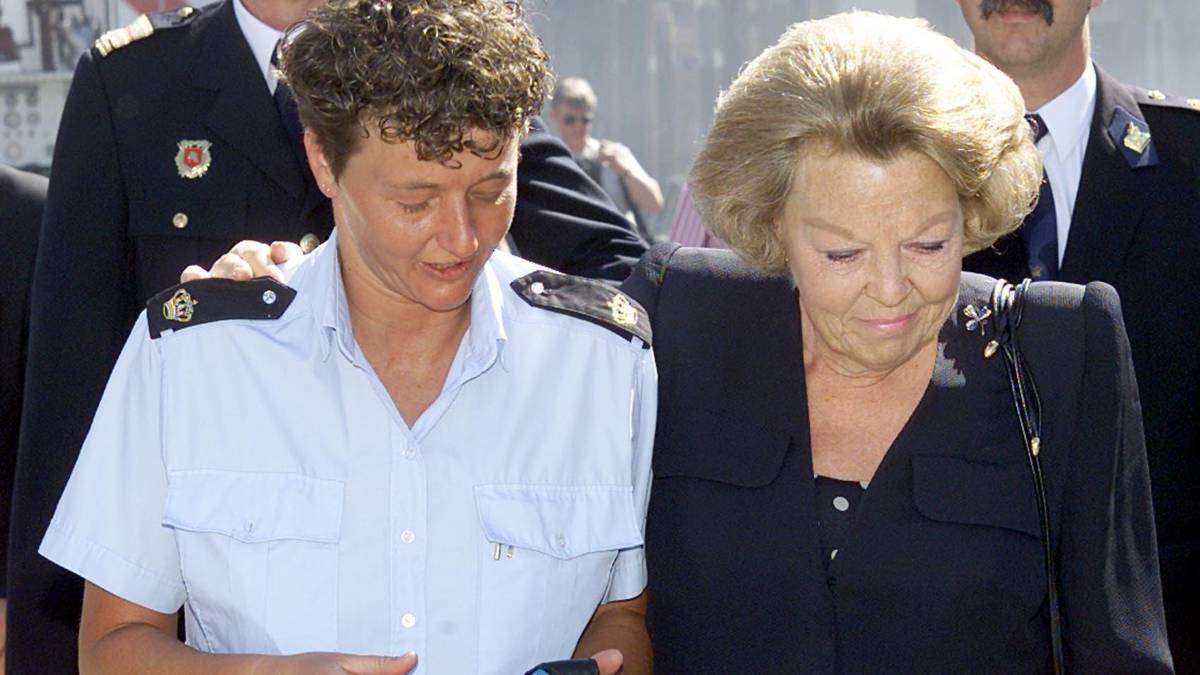 Beatrix op de rampplek: als een moeder die troost kwam bieden