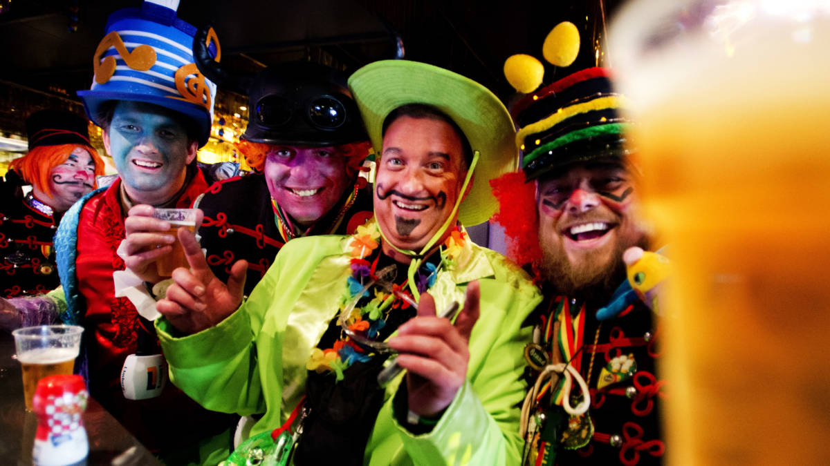 Koude carnaval: warm kleden en vooral niet te veel shotjes