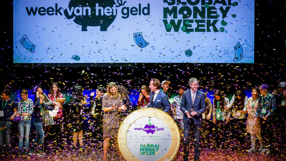 Koningin Máxima opent Week van het Geld