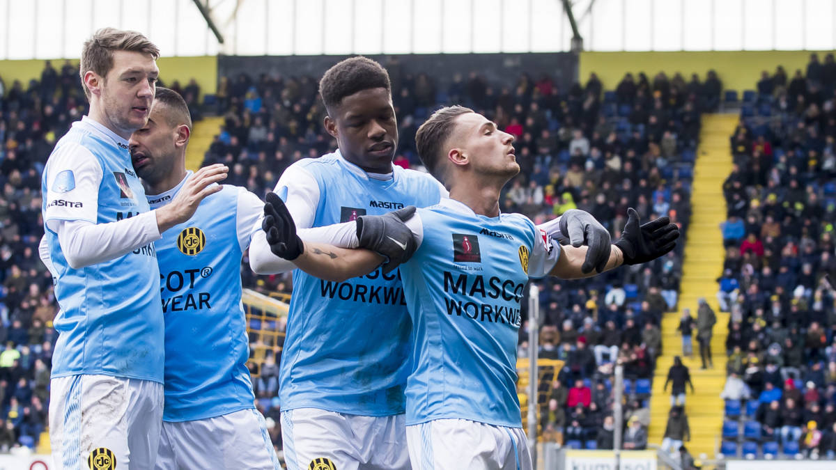 Spelers Roda JC bedanken hun fans met gratis kaartjes