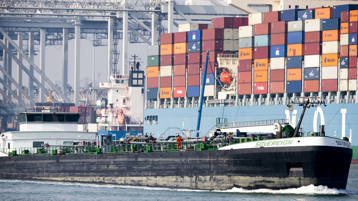 Rotterdamse haven wil sneller schone scheepvaart