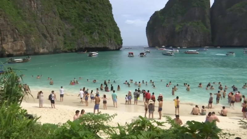 Strand moet dicht omdat het te druk is