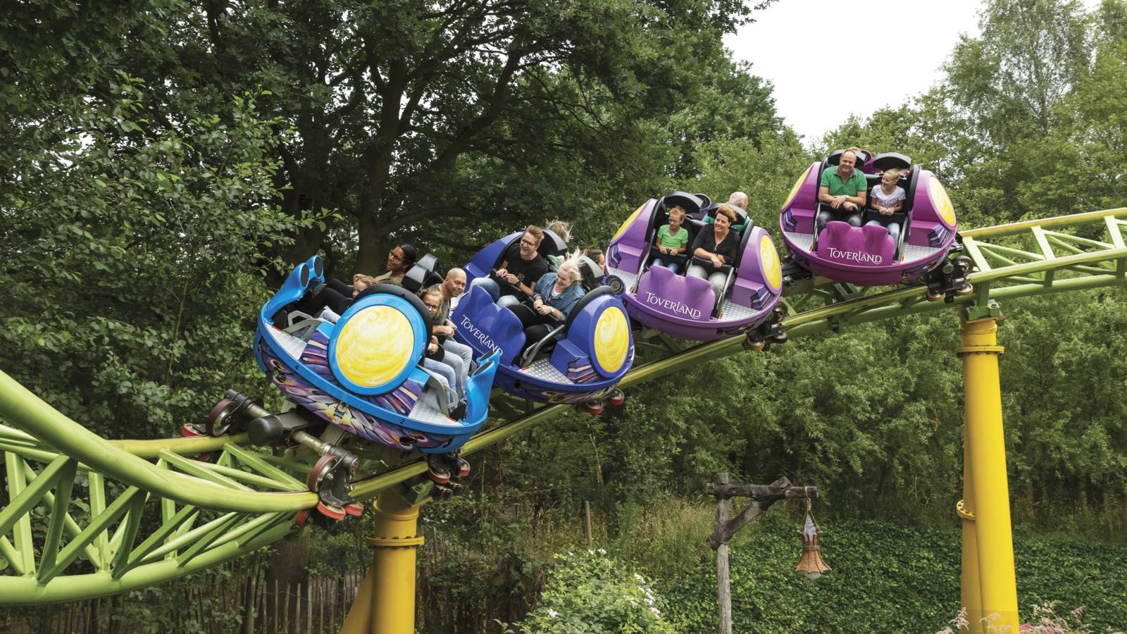 Boom valt op achtbaan Toverland, attractie voorlopig dicht | NOS