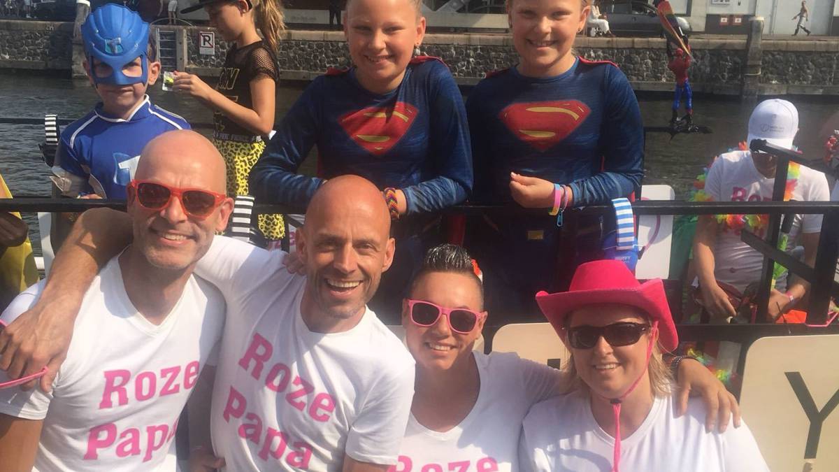 Puck viert de Canal Pride met 2 vaders en 2 moeders