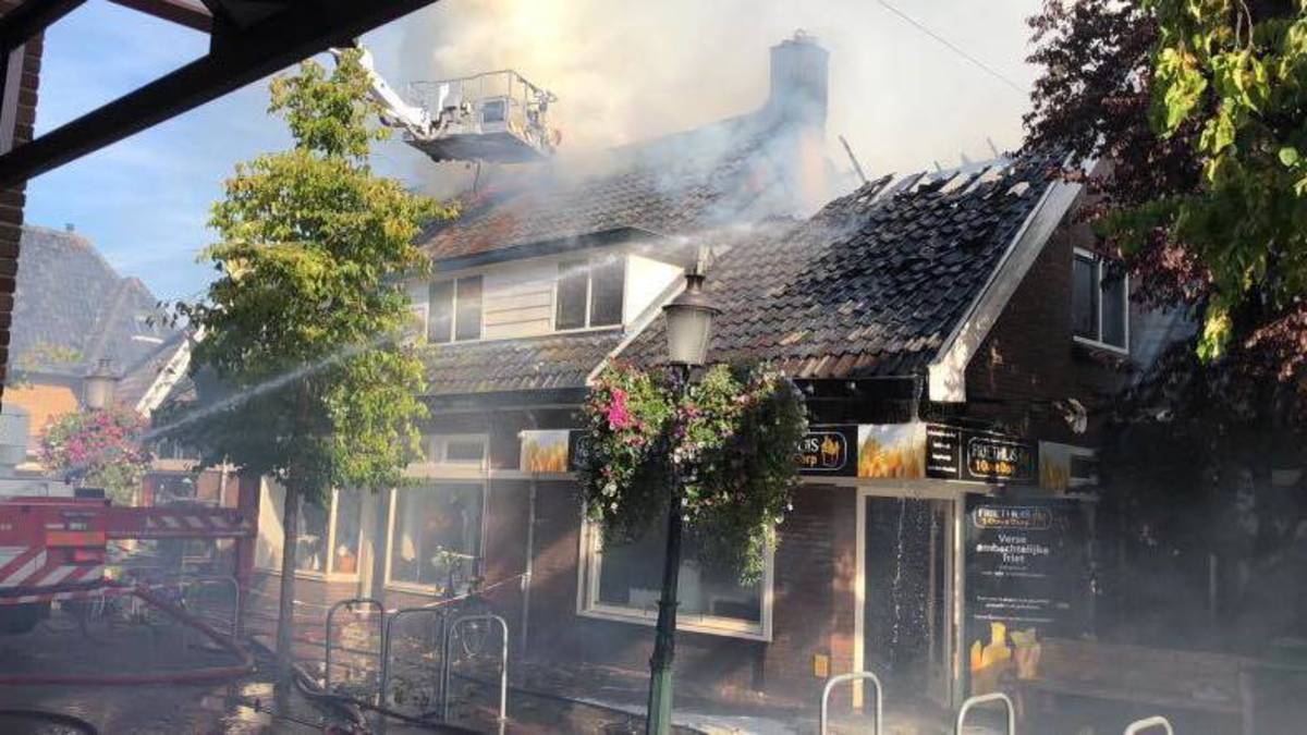 Centrum Huizen weer vrijgegeven na grote brand