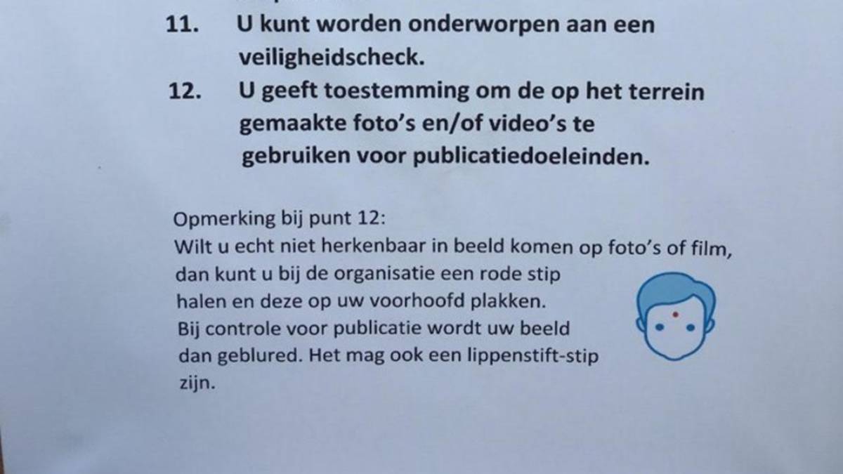 Rode stip op voorhoofd voor wie niet op de foto wil