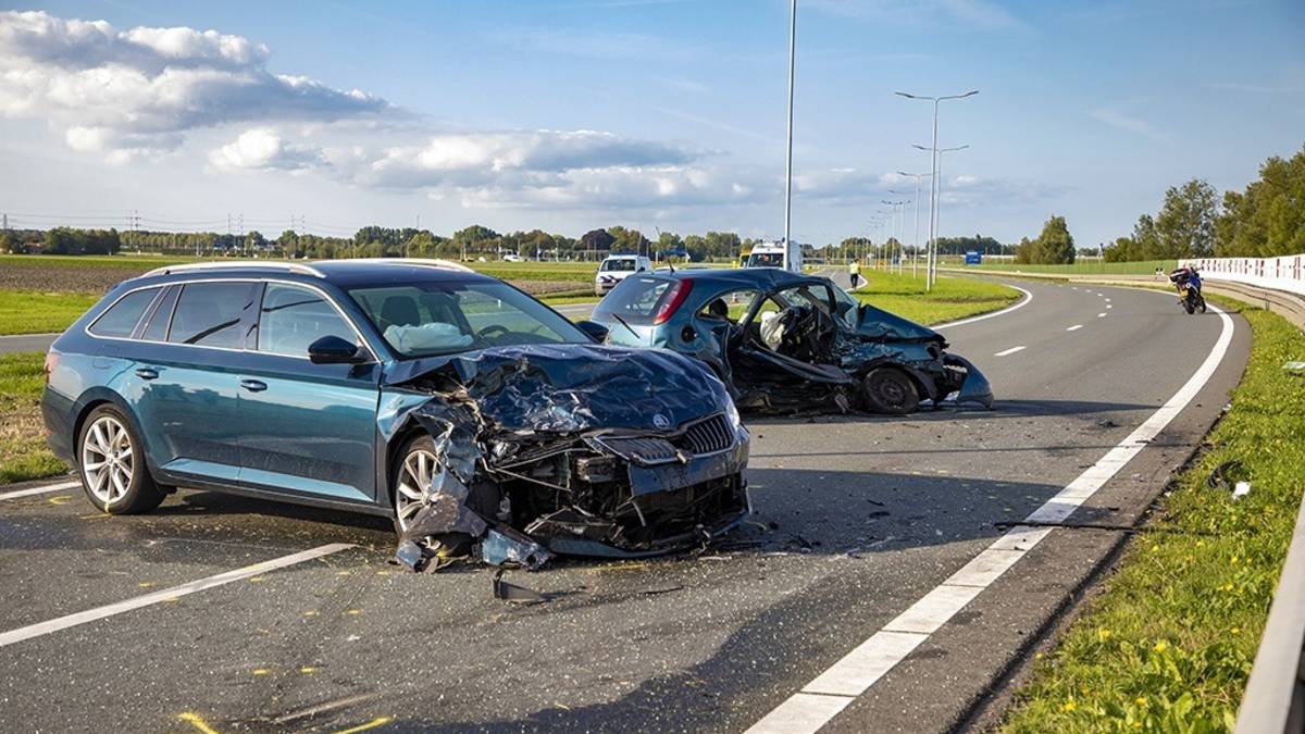 Twee doden bij frontale botsing in Vijfhuizen