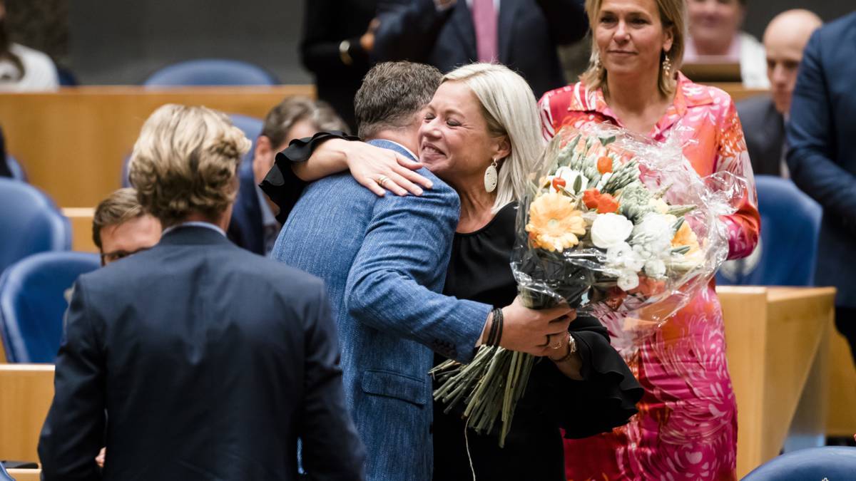 Oud-minister Hennis (VVD) neemt afscheid van de Tweede Kamer