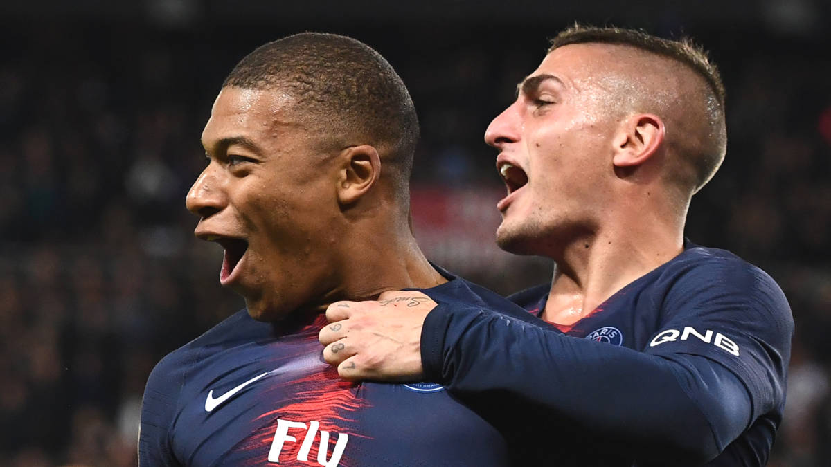 Mbappé beslist topper tegen Lyon met vier goals in dertien minuten