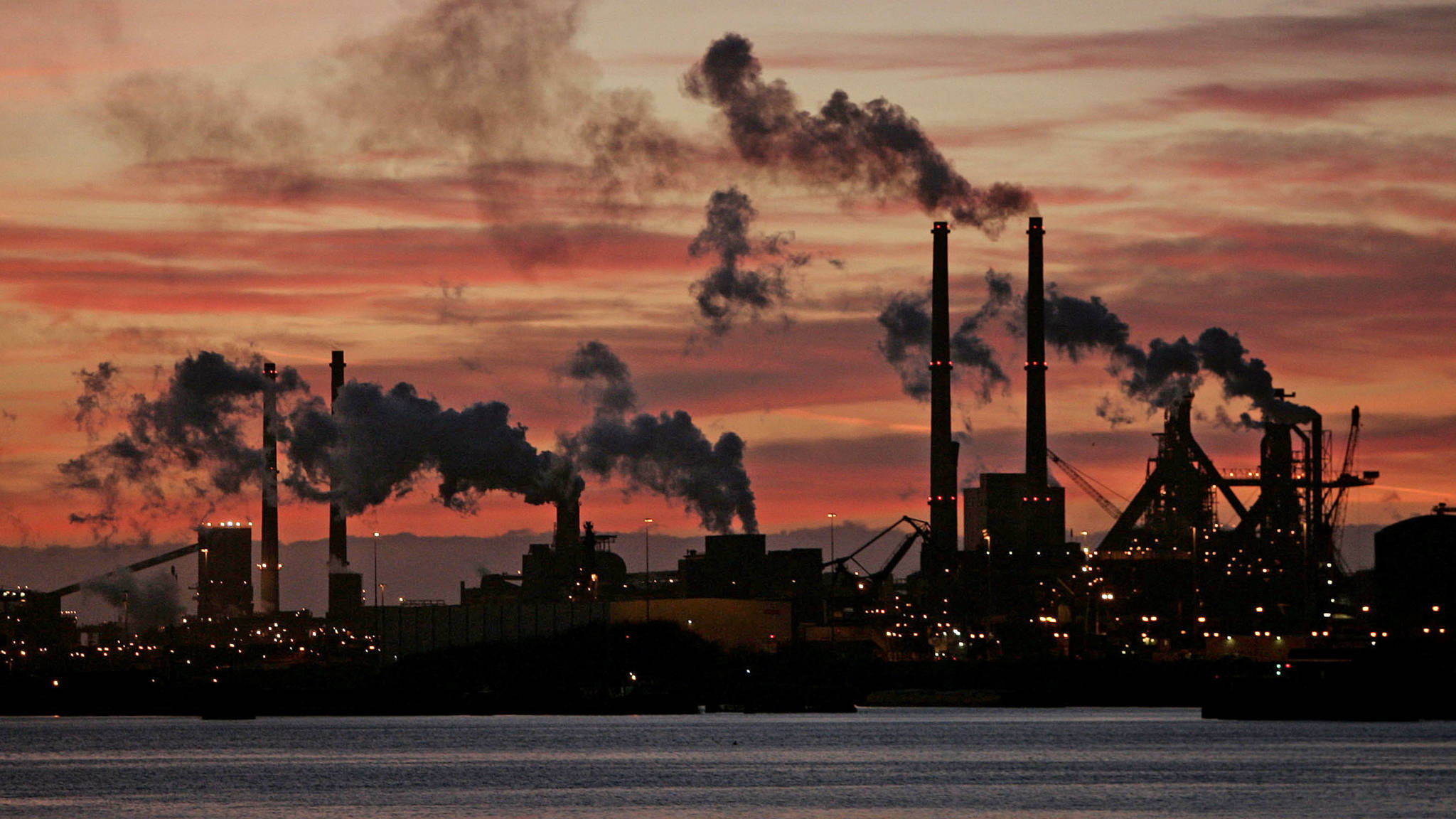 Bedrijven met veel CO2-uitstoot: wij zijn niet 'de grote vervuilers' | NOS