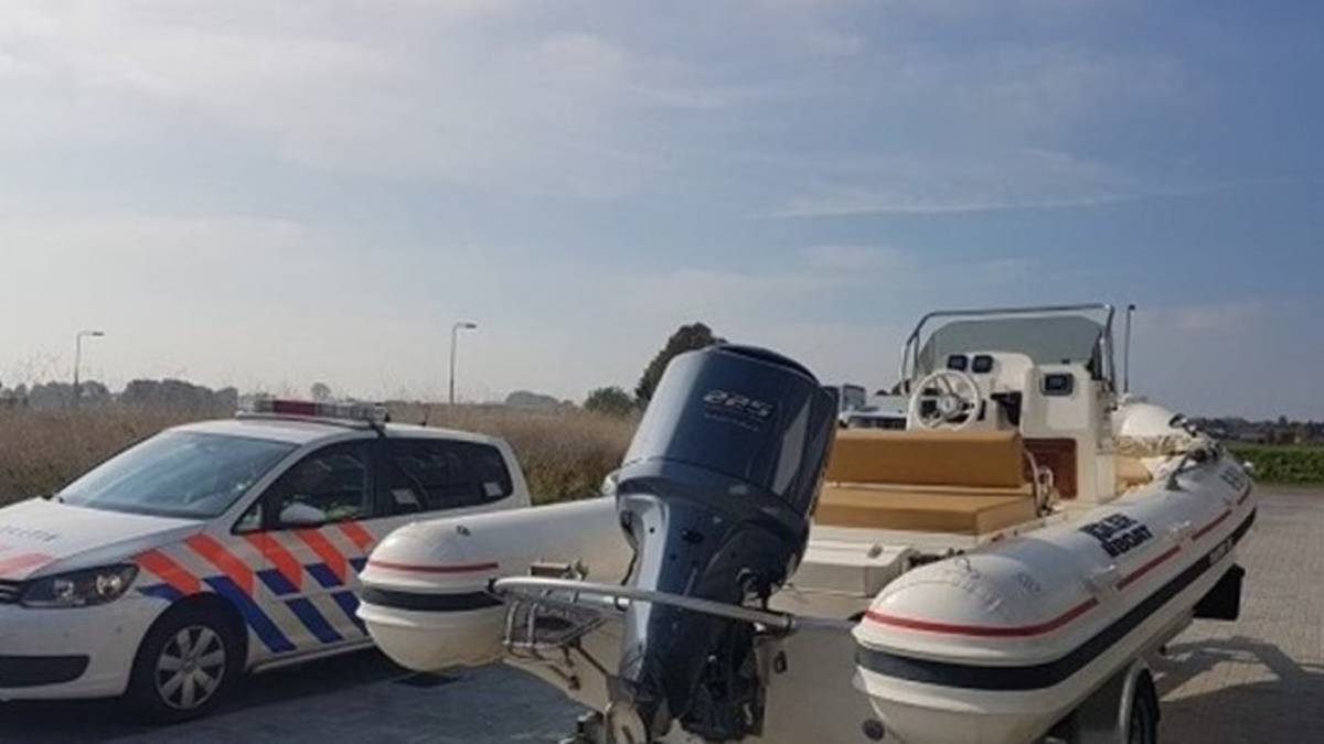 Auto's, boot en vastgoed in beslag genomen, duo Enkhuizen vast