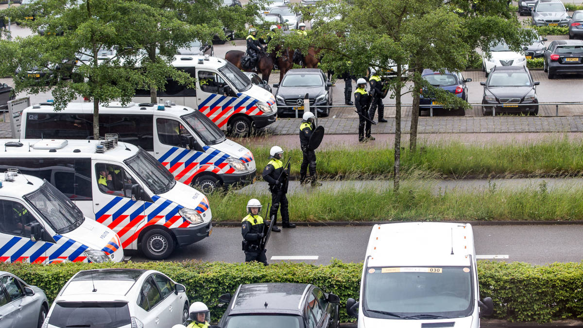 Politie verwacht nog tot dertig arrestaties na rellen NAC-Willem II
