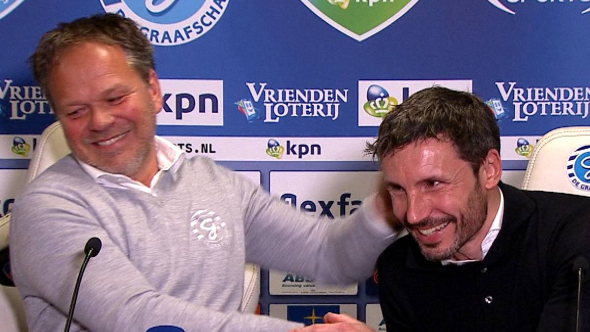 Leermeester De Jong trots op Van Bommel: 'Je doet het aardig, jongen'