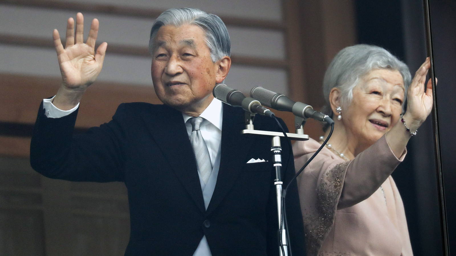 Akihito viert zijn laatste verjaardag als keizer van Japan | NOS