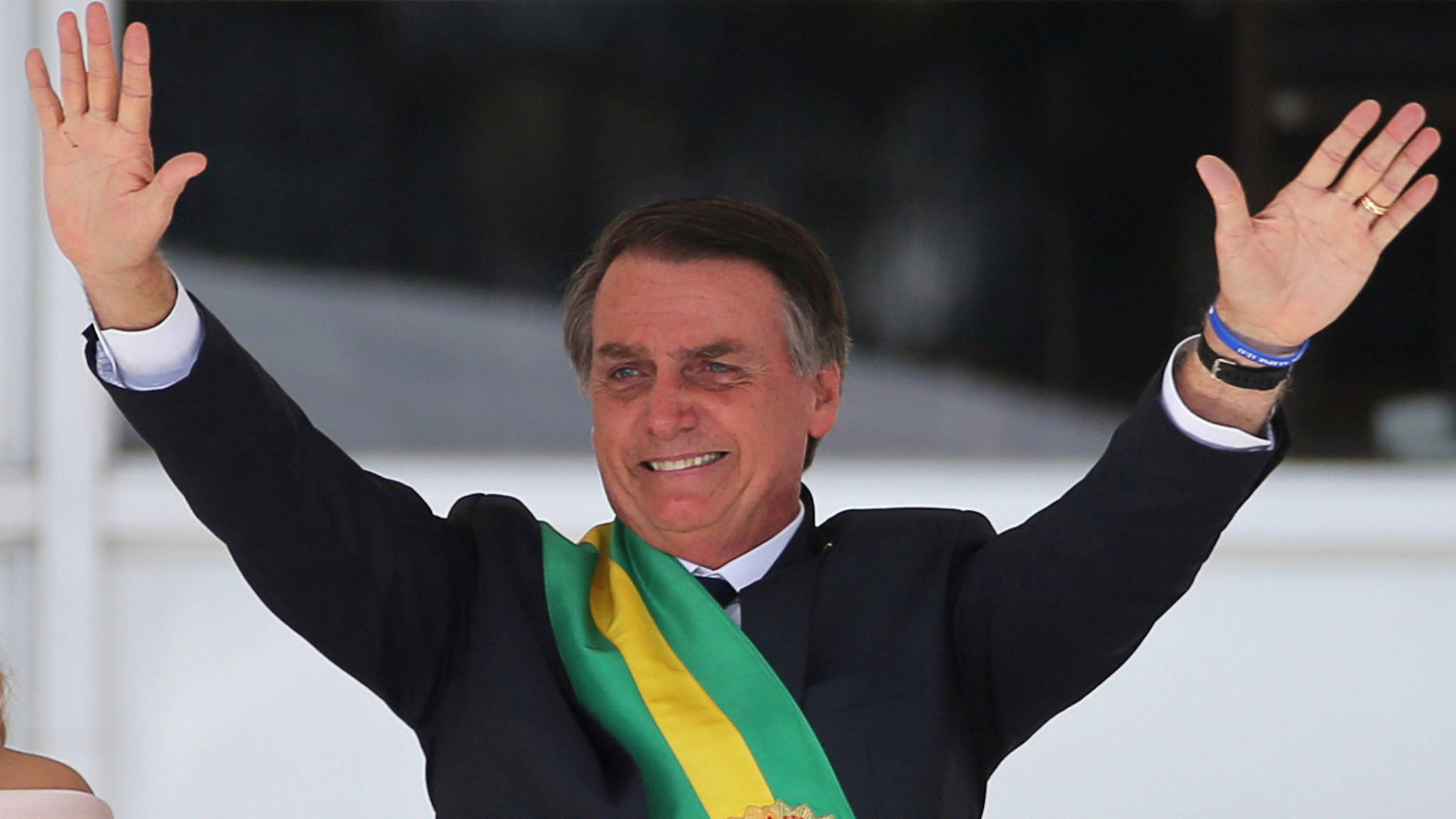 Bolsonaro pakt 'manipulerende' ngo's aan in Brazilië | NOS
