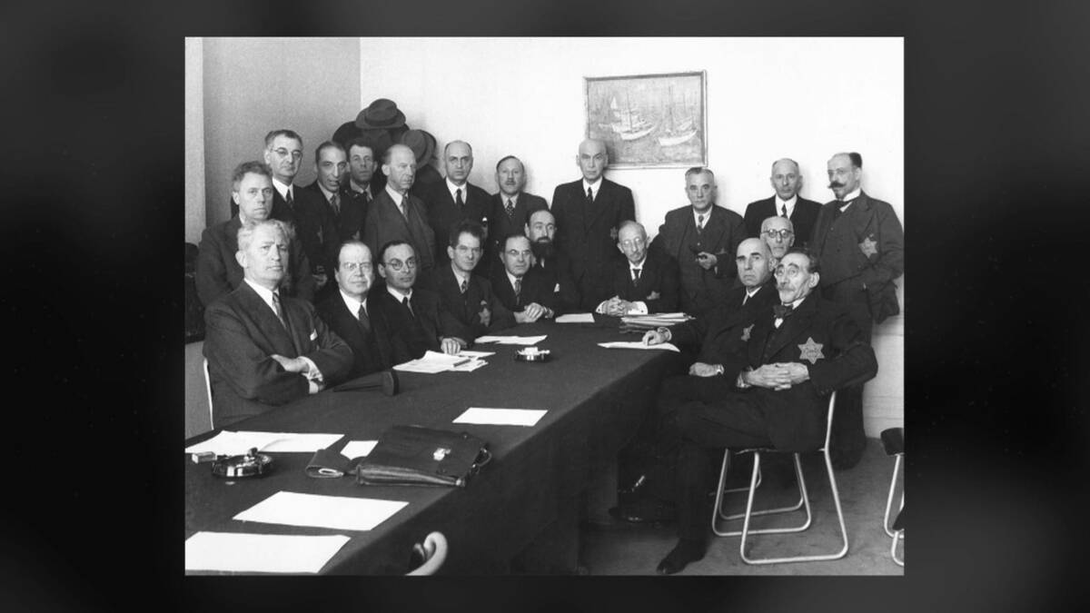 Bijzondere fotoserie toont de Joodse Raad aan het werk in de oorlog