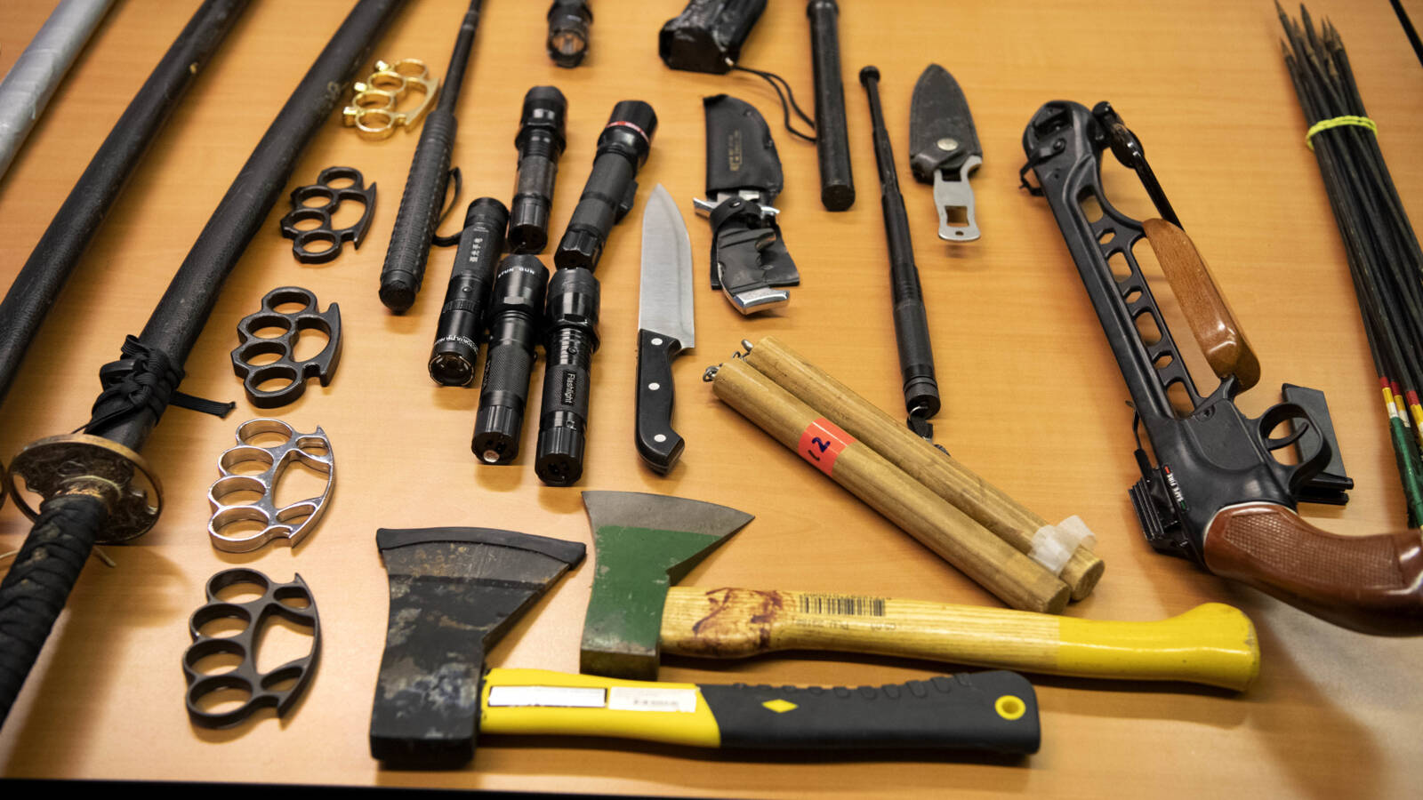 Honderden wapens ingeleverd in Rotterdam waaronder Colt van 35.000 euro ...