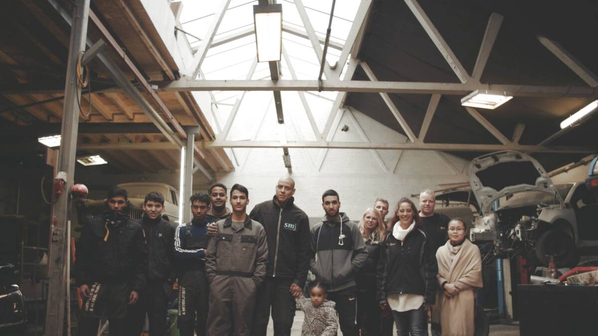 In deze garage sleutelen jongeren aan auto's én zichzelf