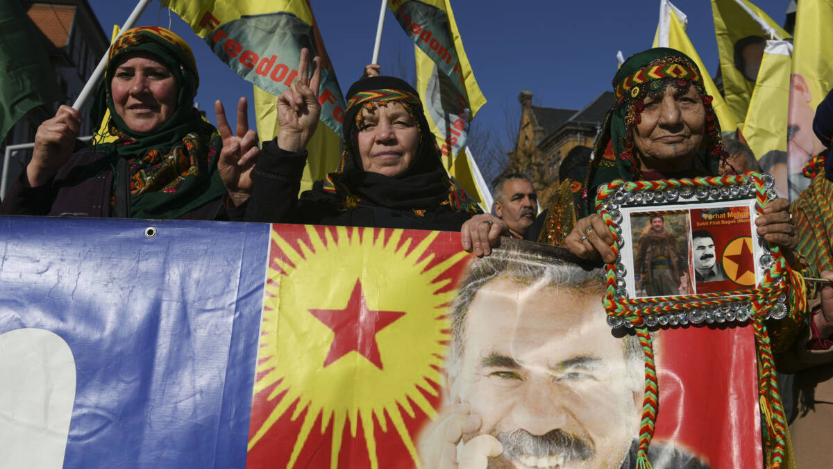 Duizenden Koerden demonstreren in Straatsburg voor vrijlating PKK ...