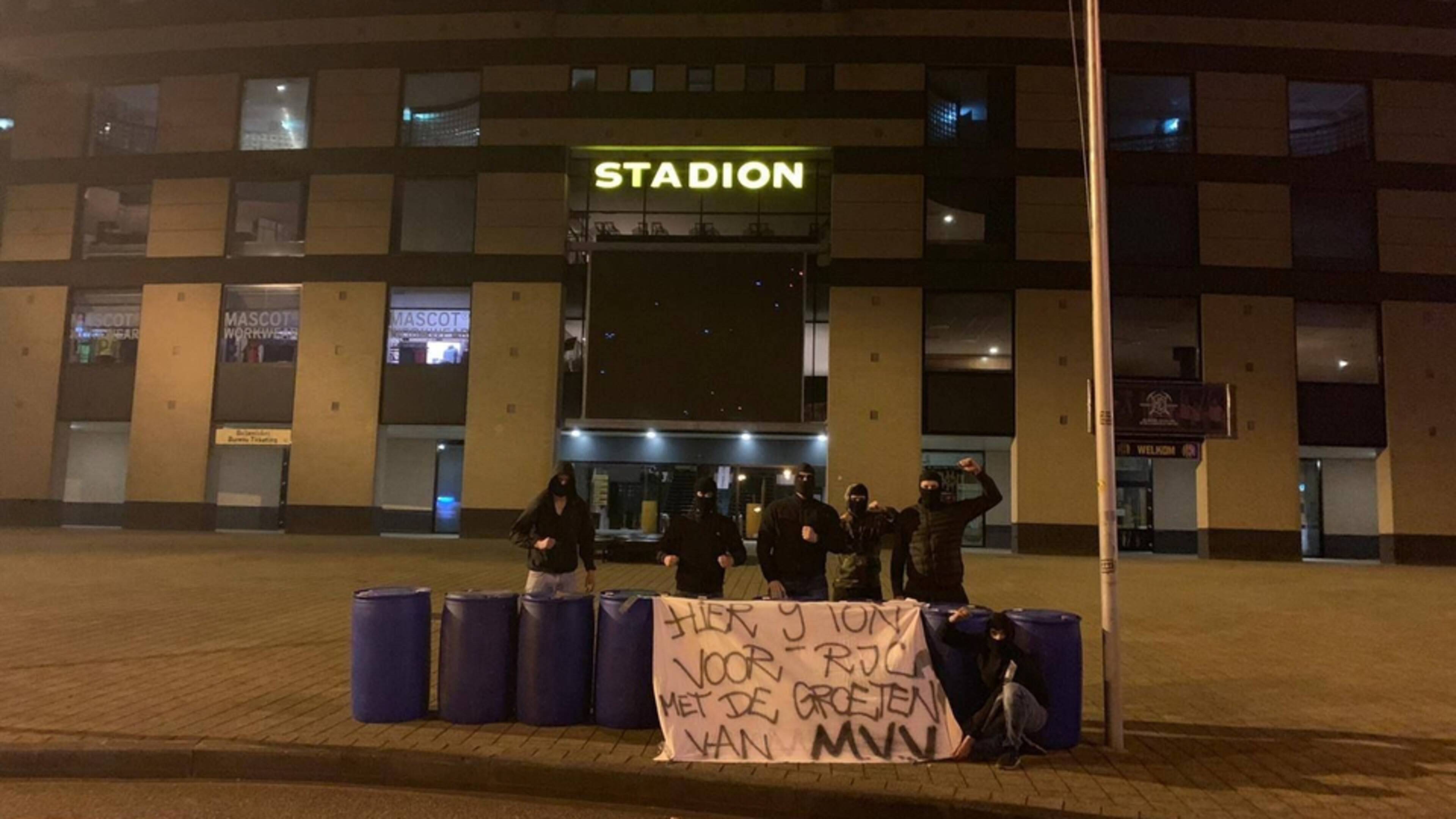 MVV-supporters doneren '9 ton' aan noodlijdend Roda JC | NOS