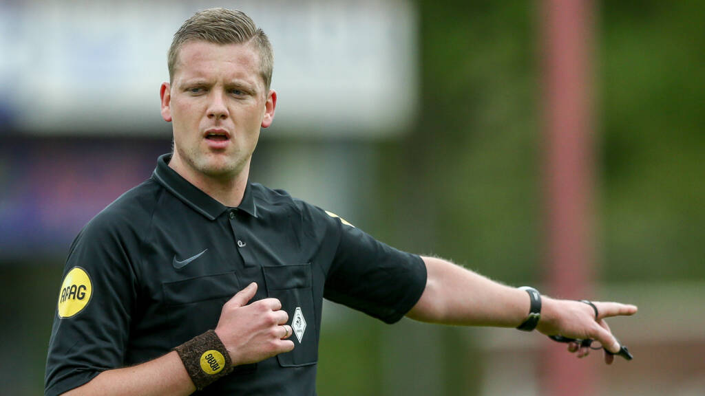 Scorende scheidsrechter: 'Ik kon wel door de grond zakken'