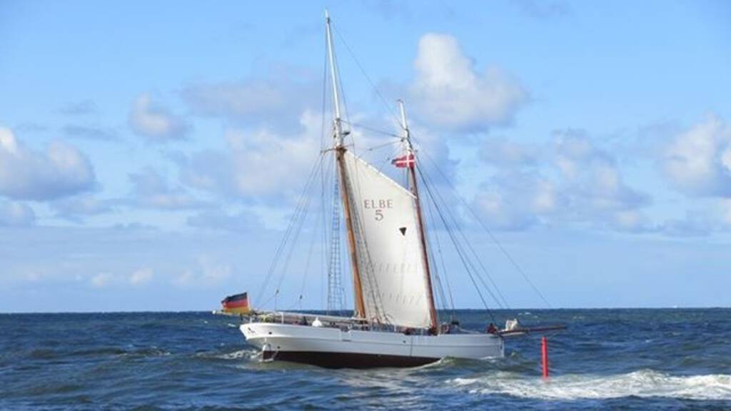 Historisch Duits zeilschip zinkt na botsing met containerschip op Elbe