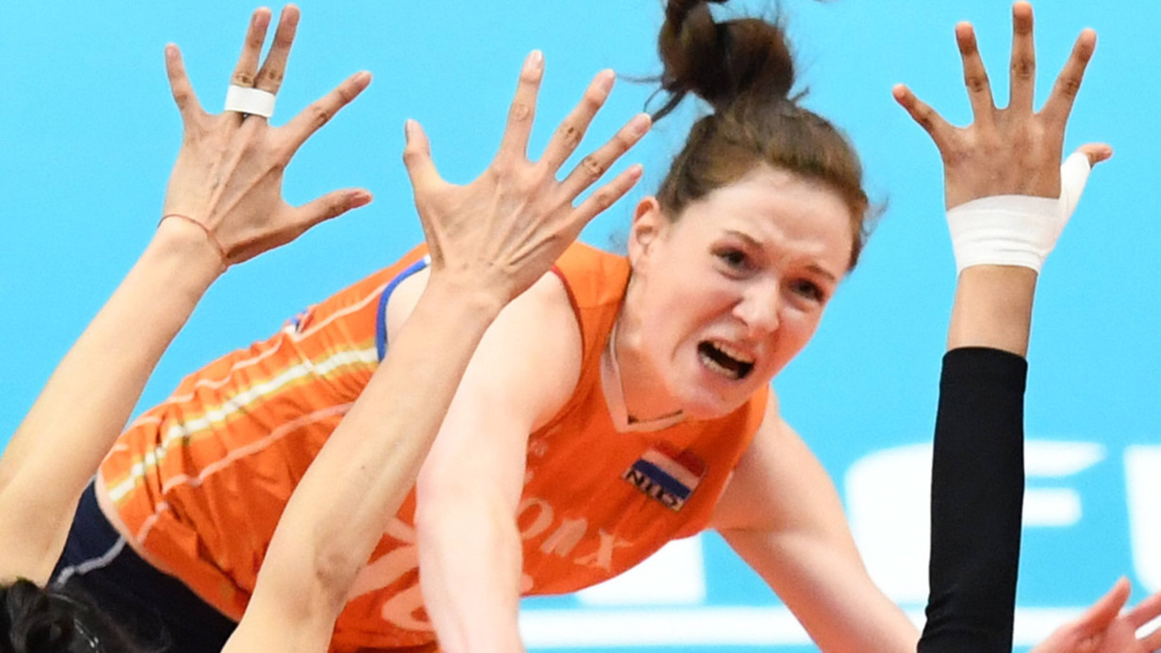 Volleybalster Slöetjes van Turkije naar Italië | NOS