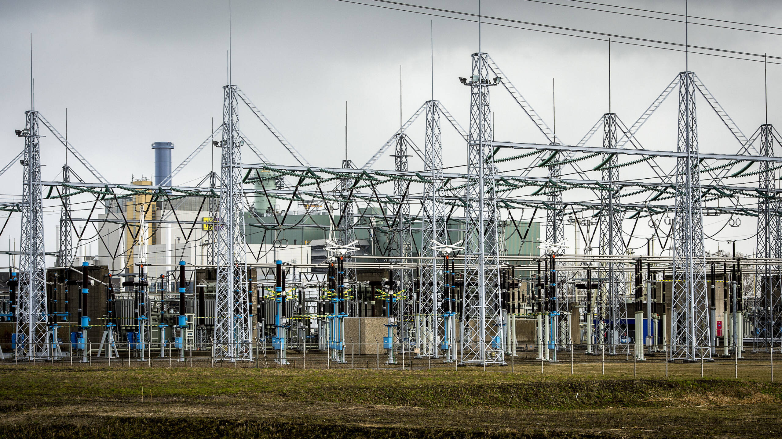 We willen allemaal stroom, maar kan het netwerk dit nog wel aan? | NOS