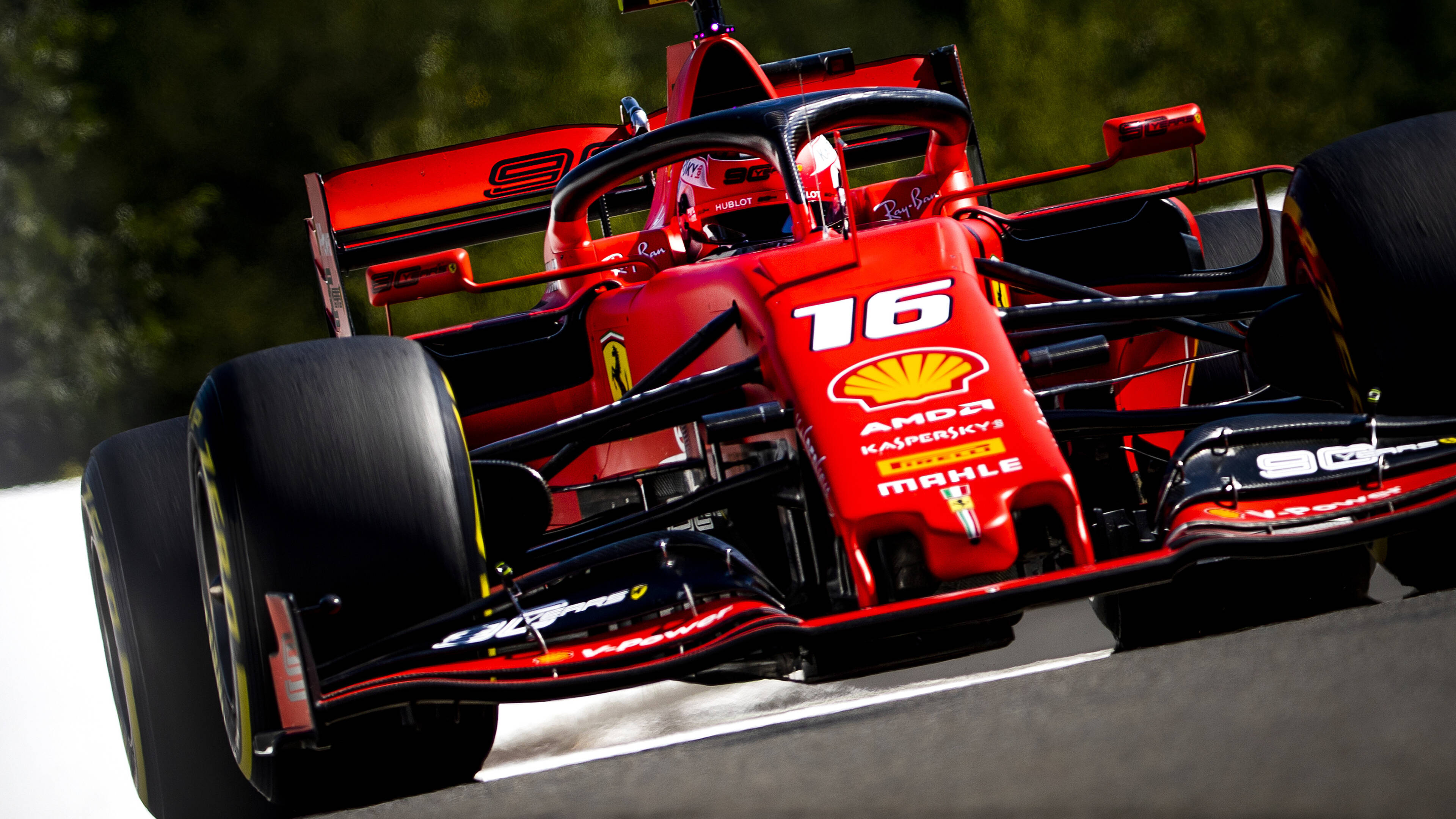 Formule 1 houdt minuut stilte voor overleden F2-coureur Hubert | NOS