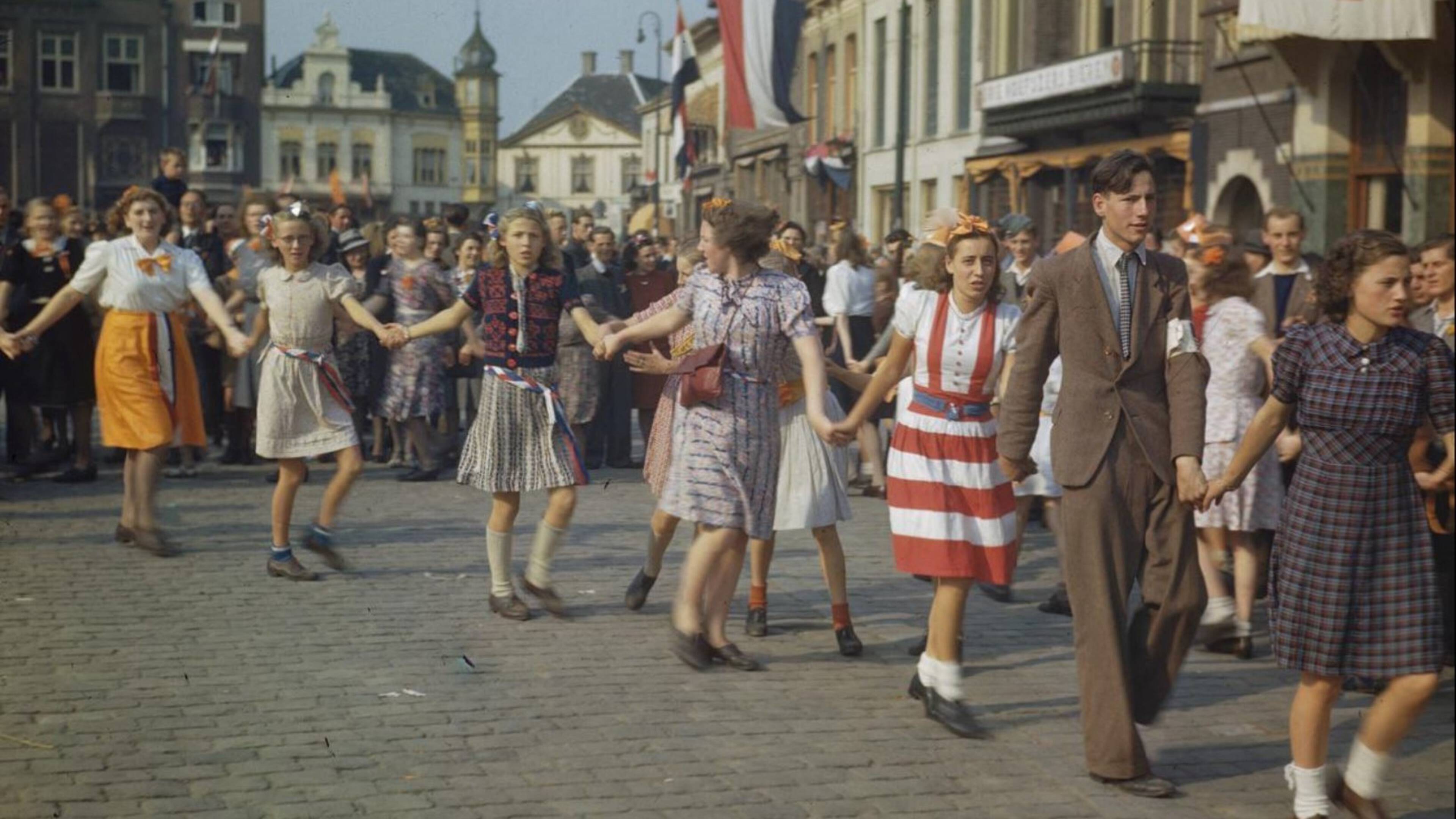 het bevrijdingsjaar | Bredanaars juichen Poolse bevrijders toe | NOS