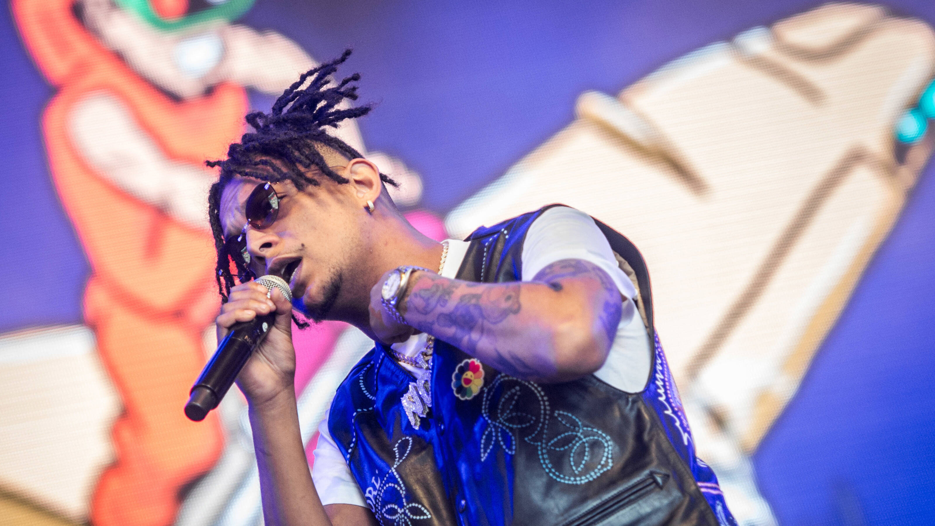 'Pizzabezorger' poogde rapper Ronnie Flex te overvallen | NOS