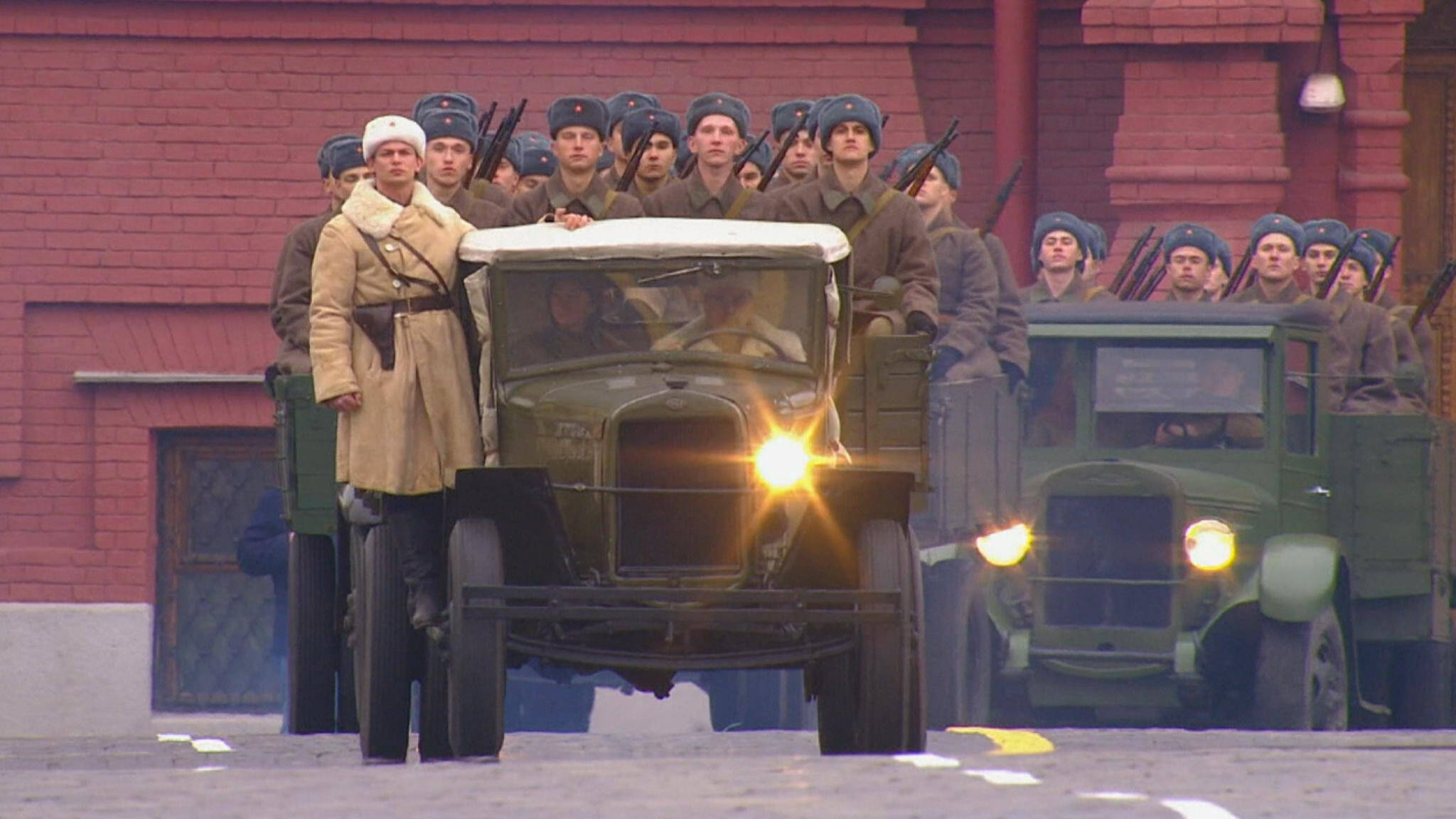 Militaire WOII-parade nagespeeld op Rode Plein in Moskou | NOS