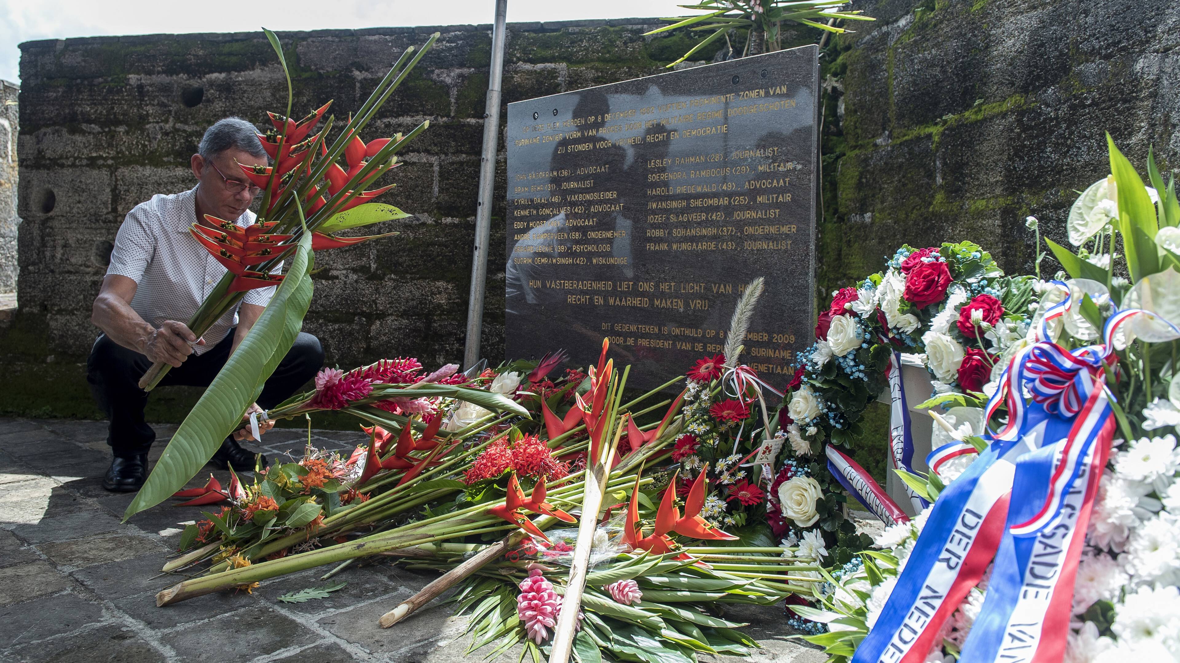 Wat zijn de Decembermoorden en waarom is er nu ineens een uitspraak? | NOS